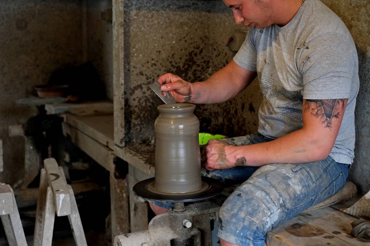 Das Familie Necel - Werkstatt der Kaschubischen Keramik in Chmielno ...